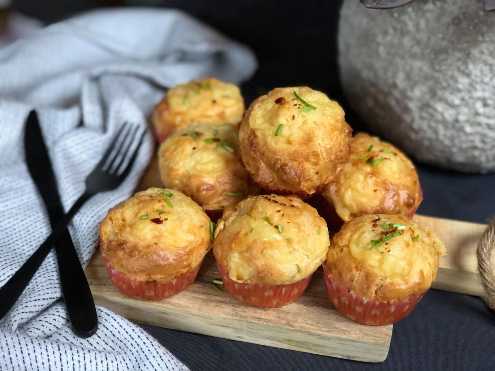 Pittige kaasmuffins : hartige snack - Familie over de kook