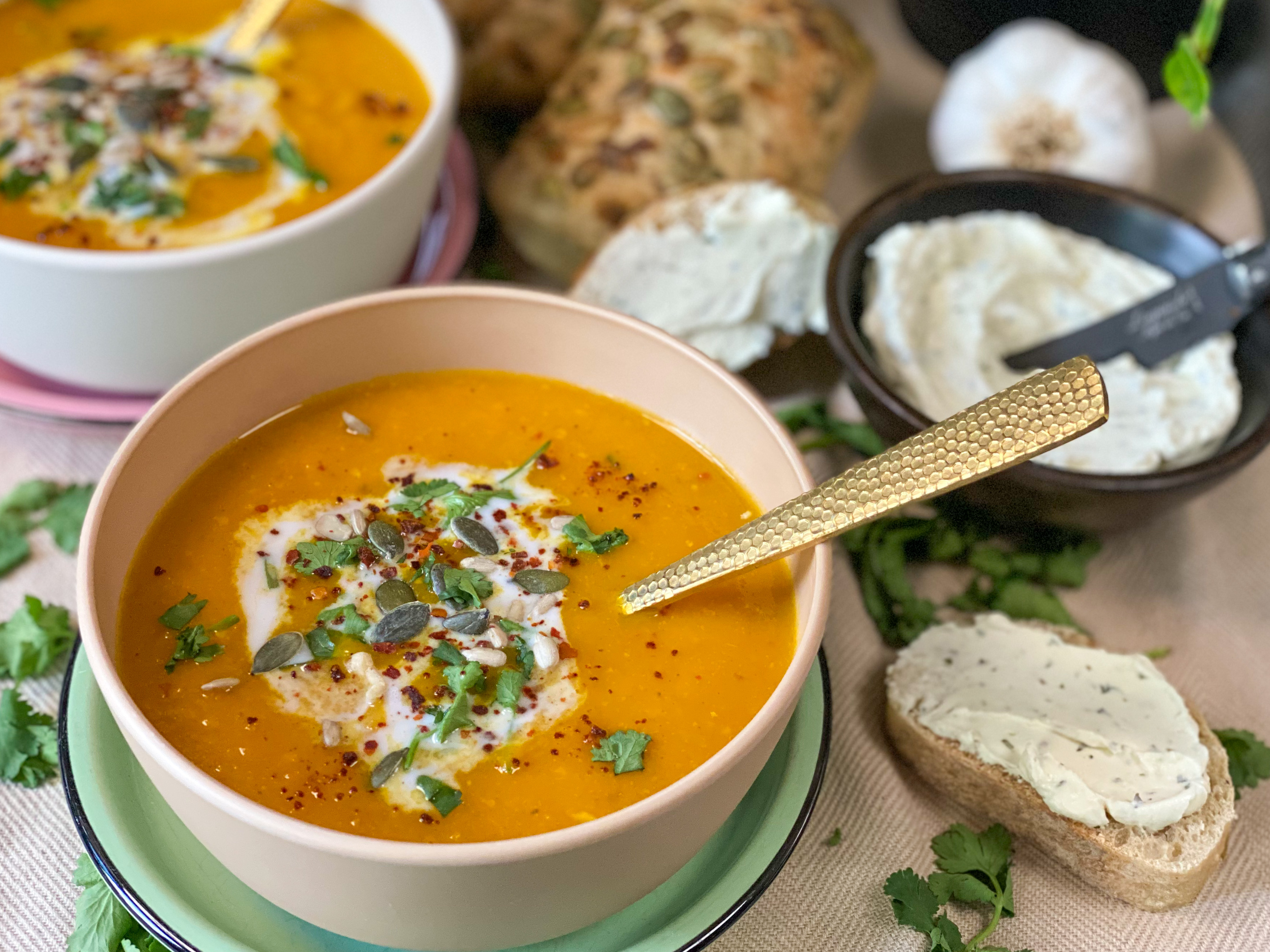 pompoensoep met wortel en rode curry - Familie over de kook