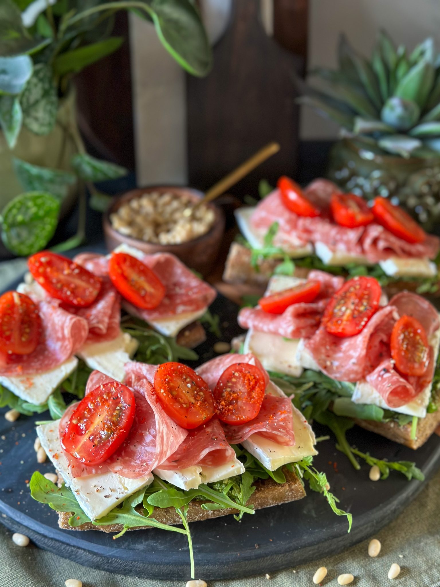 Stokbrood met brie en pesto - Familie over de kook