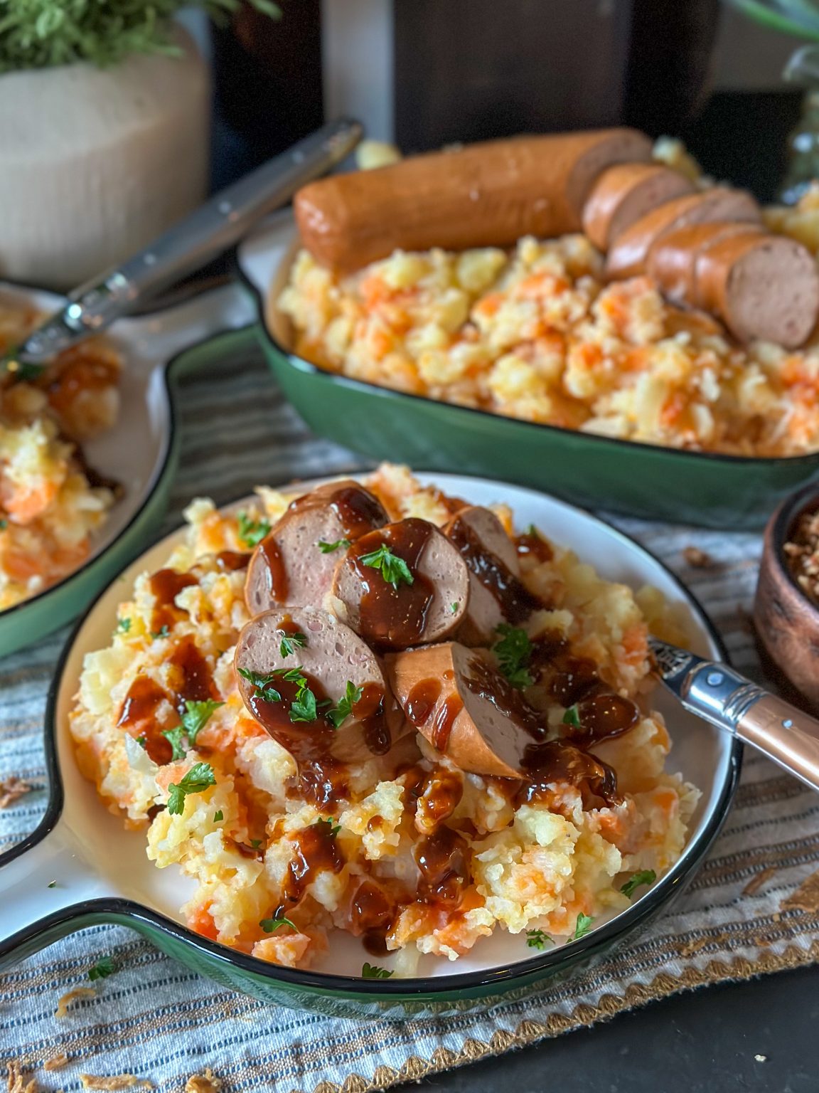 Hutspot met rookworst en ketjapsaus - Familie over de kook