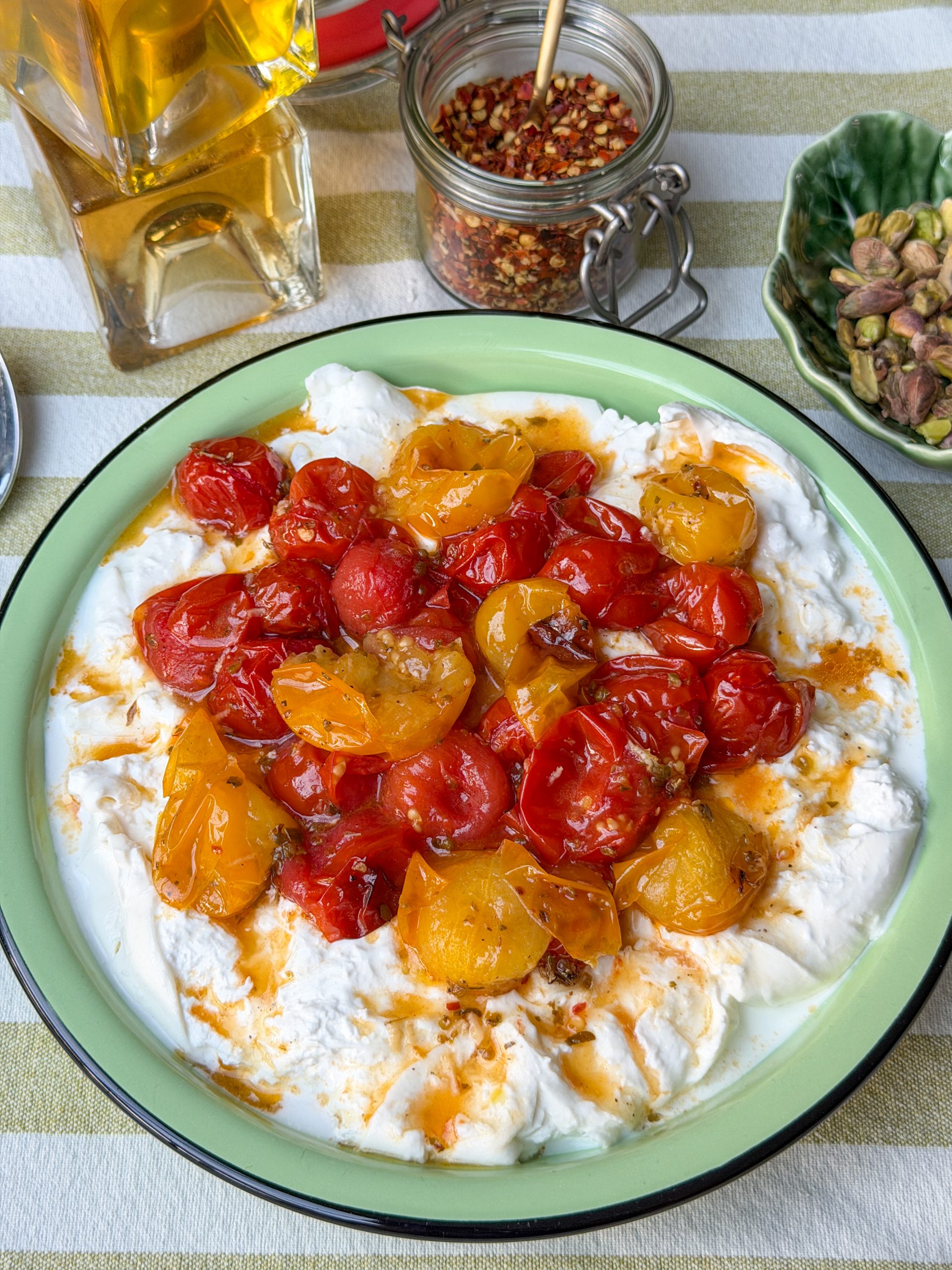 Burrata dip met geroosterde tomaten - romige en simpele borreldip