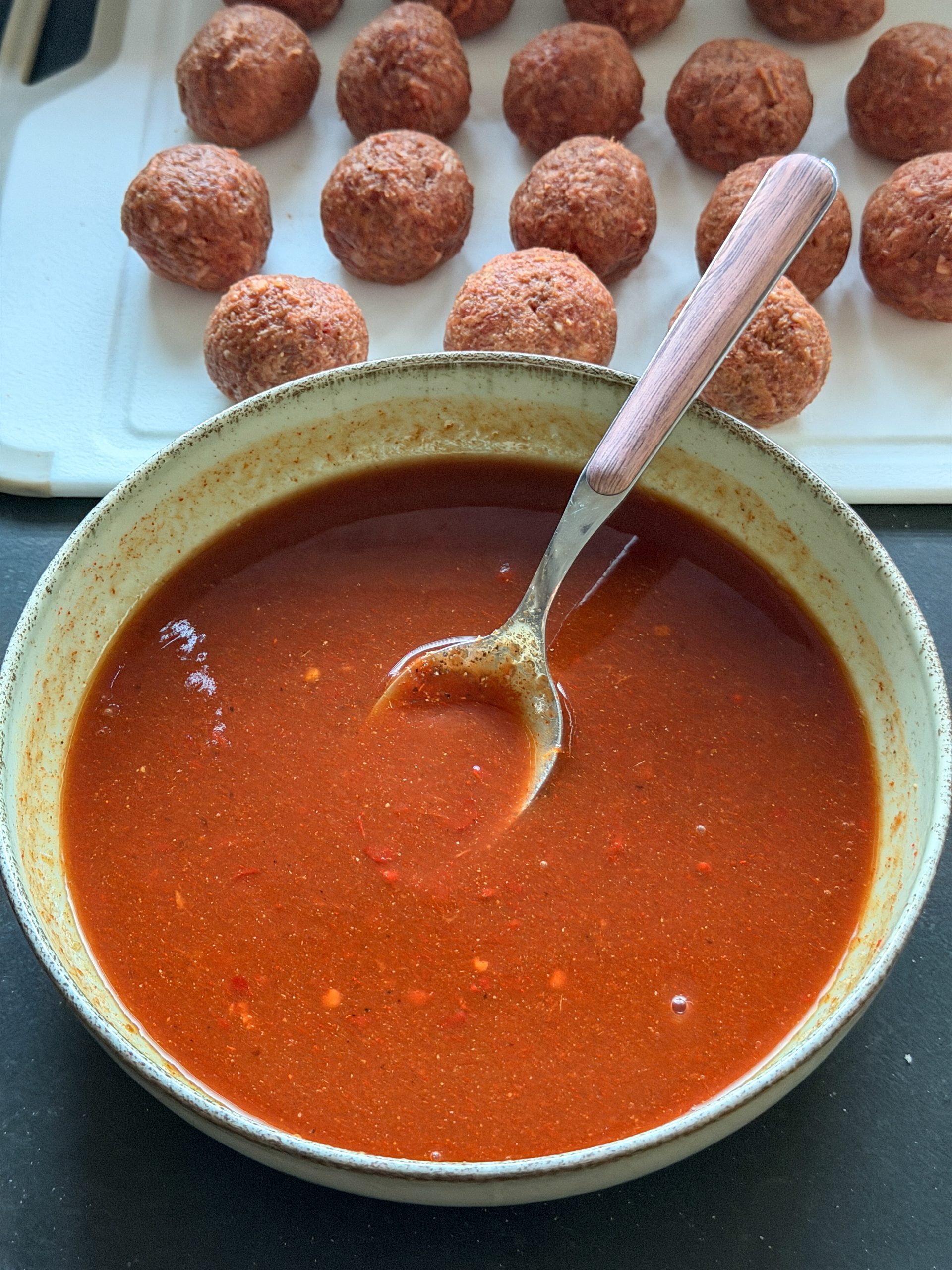 Gehaktballetjes in zoetzure saus - makkelijk recept en vol smaak